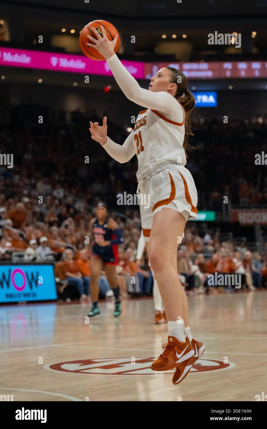 Texas, USA. 4th Jan, 2026. Ashton Judd (21) of the Texas Longhorns in ...