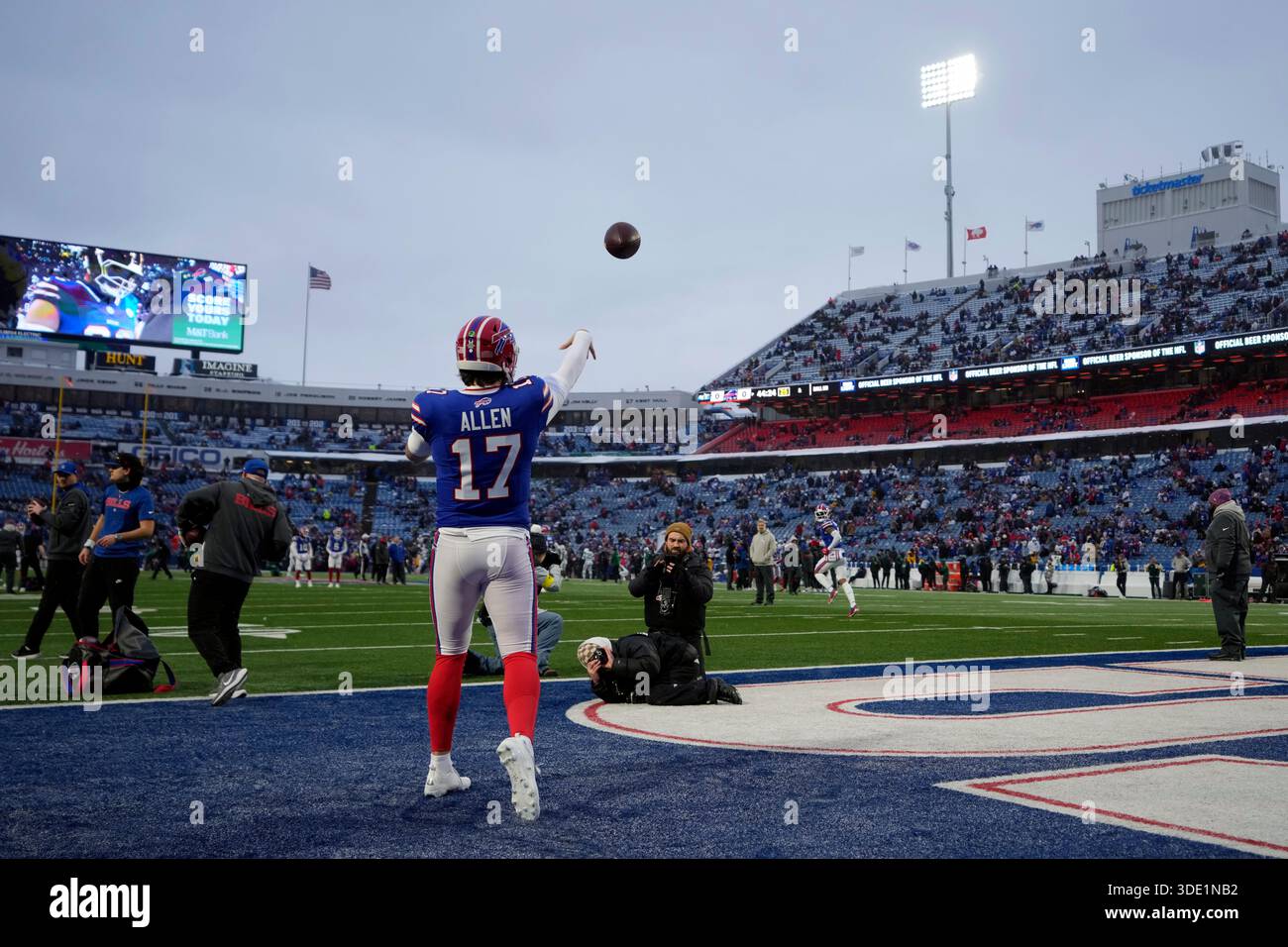 Buffalo Bills quarterback Josh Allen (17) warms up before an NFL ...