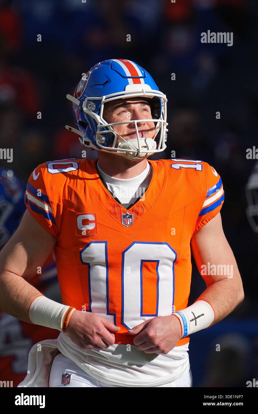 Denver Broncos quarterback Bo Nix (10) warms up prior to the game ...