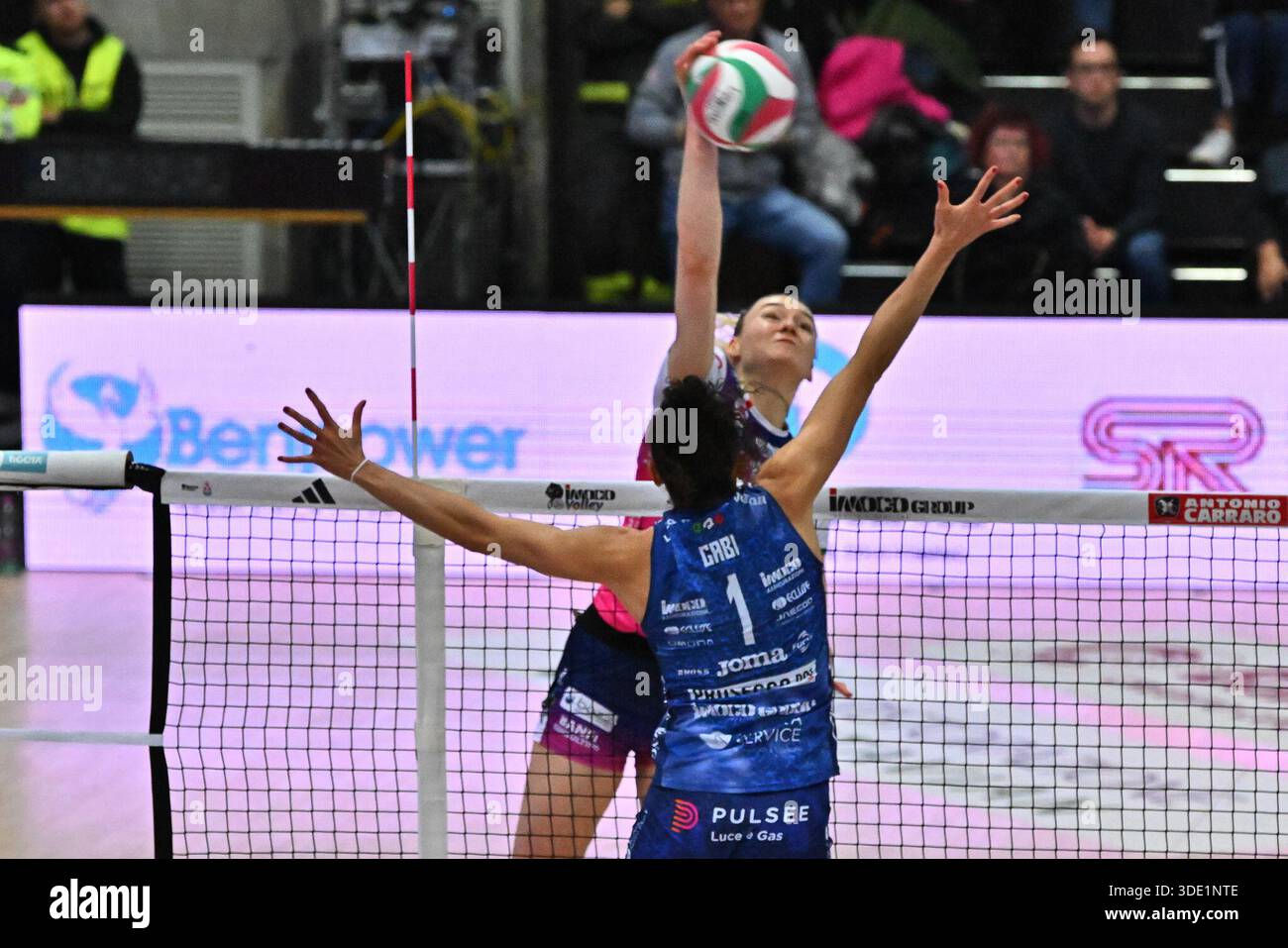 Gabriela Braga Guimaraes ( Prosecco DOC Imoco Volley ) and Tatiana ...