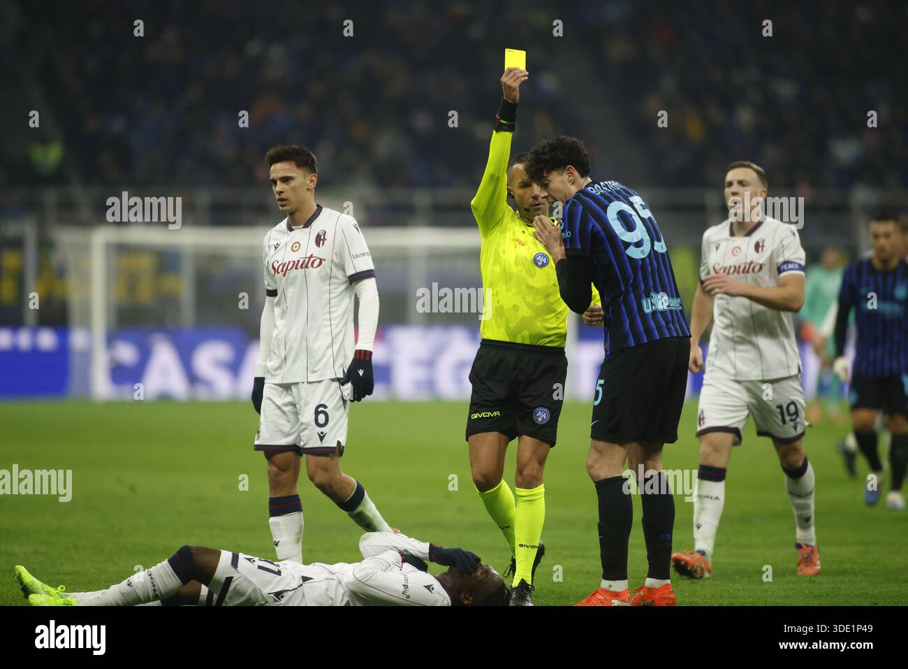 Referee showing a yellow card to Alessandro Bastoni of FC Inter during ...