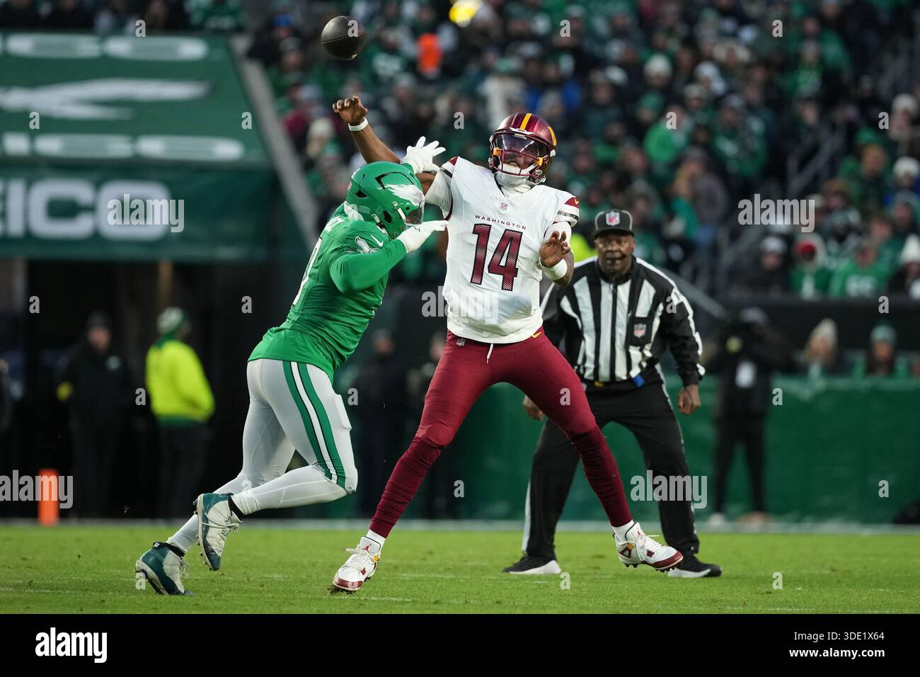 Philadelphia Eagles linebacker Joshua Uche (0) pressures Washington ...