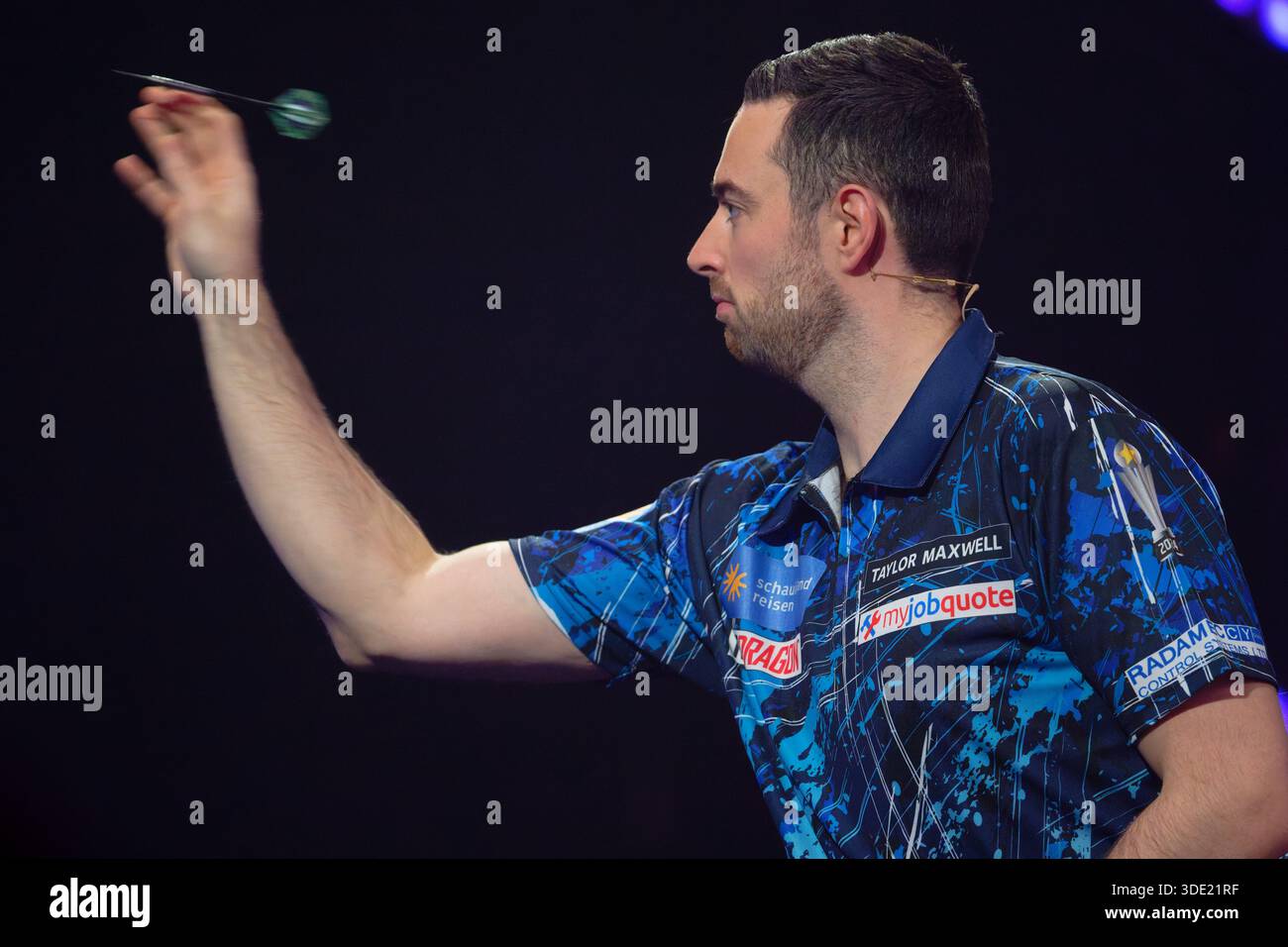04 January 2026, North Rhine-Westphalia, Bonn: Darts pro Luke Humphries ...