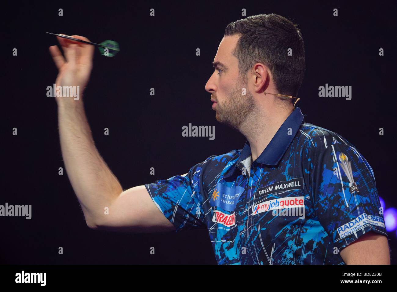 04 January 2026, North Rhine-Westphalia, Bonn: Darts pro Luke Humphries ...