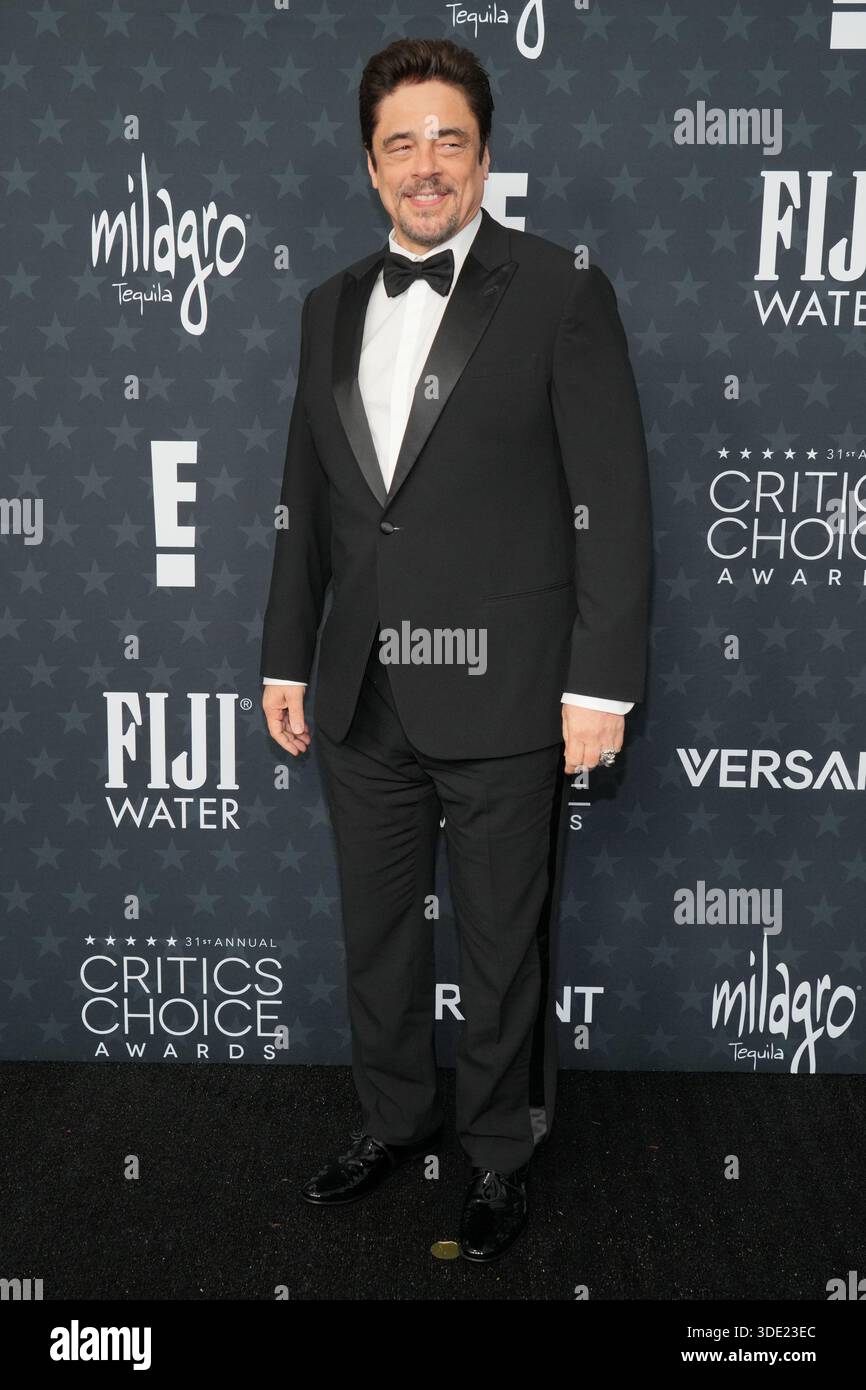 Benicio Del Toro arrives at the 31st Annual Critics Choice Awards on ...