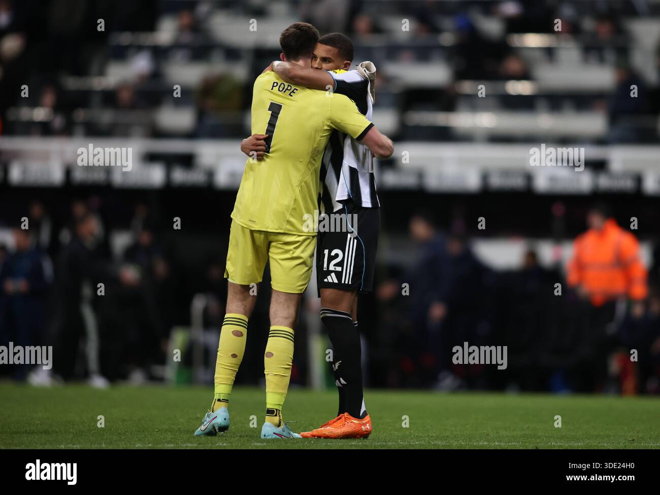 Nick Pope and Malick Thiaw Of Newcastle United embrace at full time ...