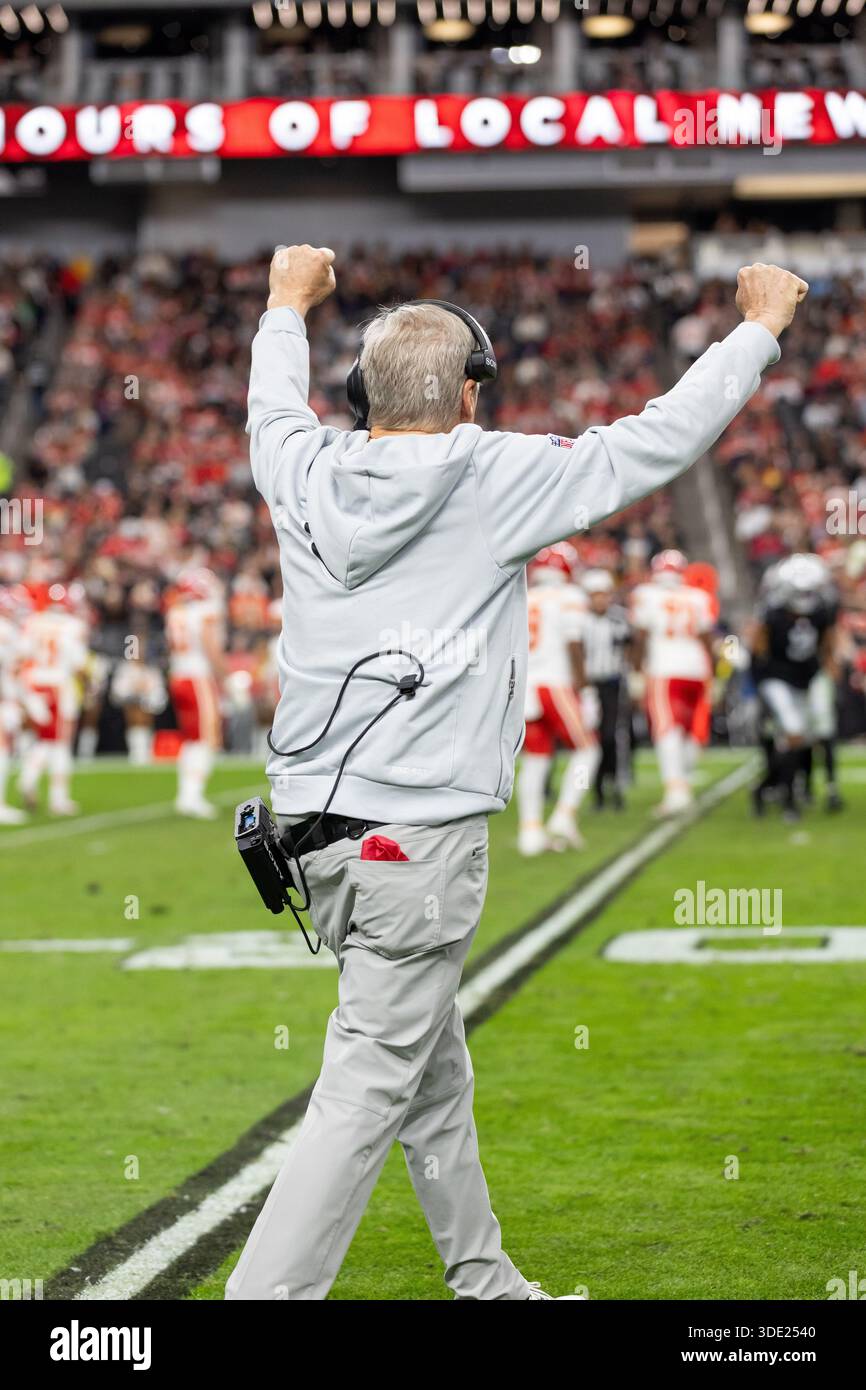 Las Vegas Raiders head coach Pete Carroll coaches against the Kansas ...