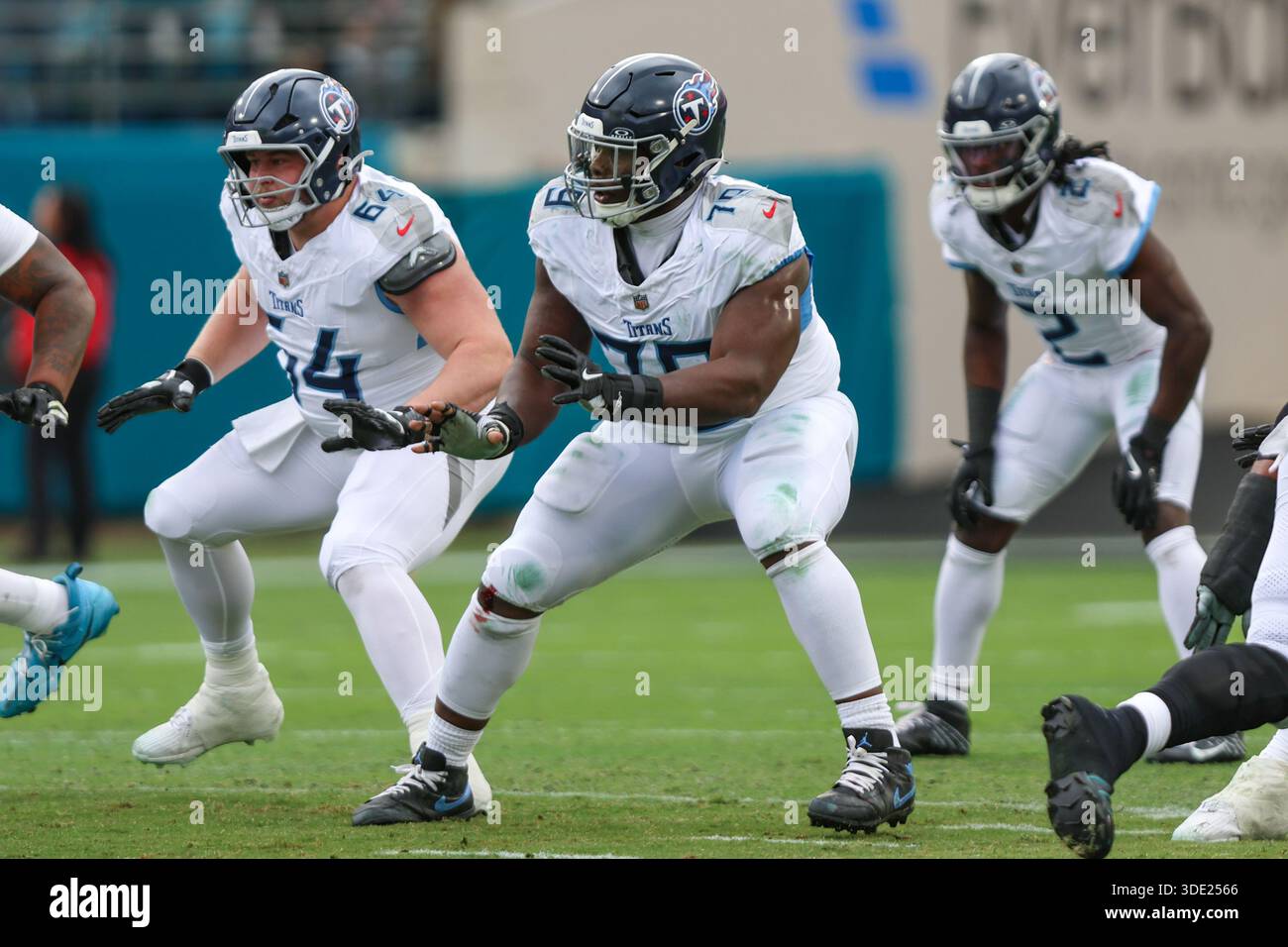 Tennessee Titans center Lloyd Cushenberry III (79) sets to block during ...