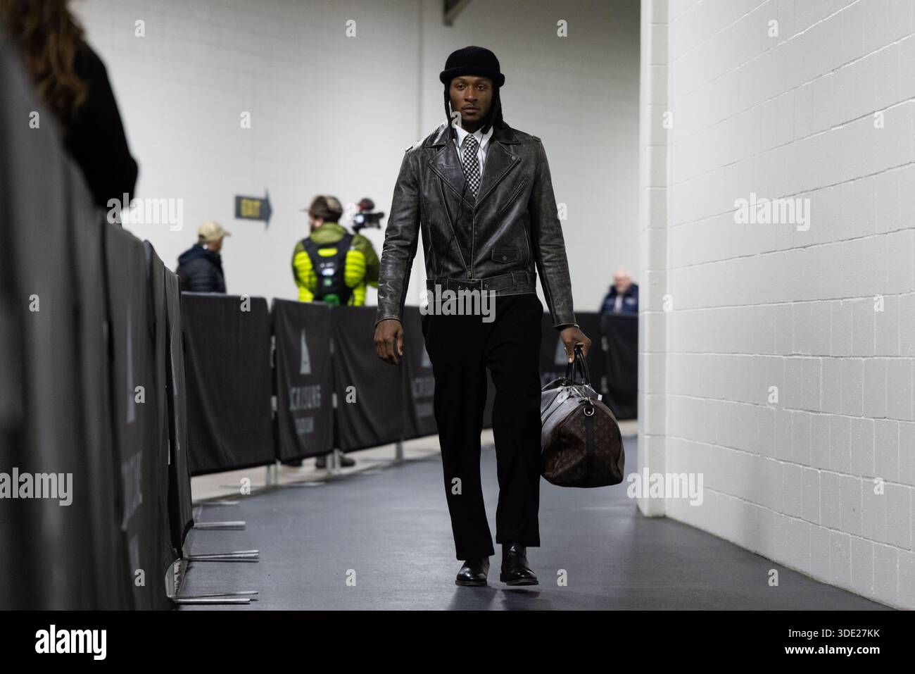 Baltimore Ravens wide receiver Deandre Hopkins (10) arrives before an ...
