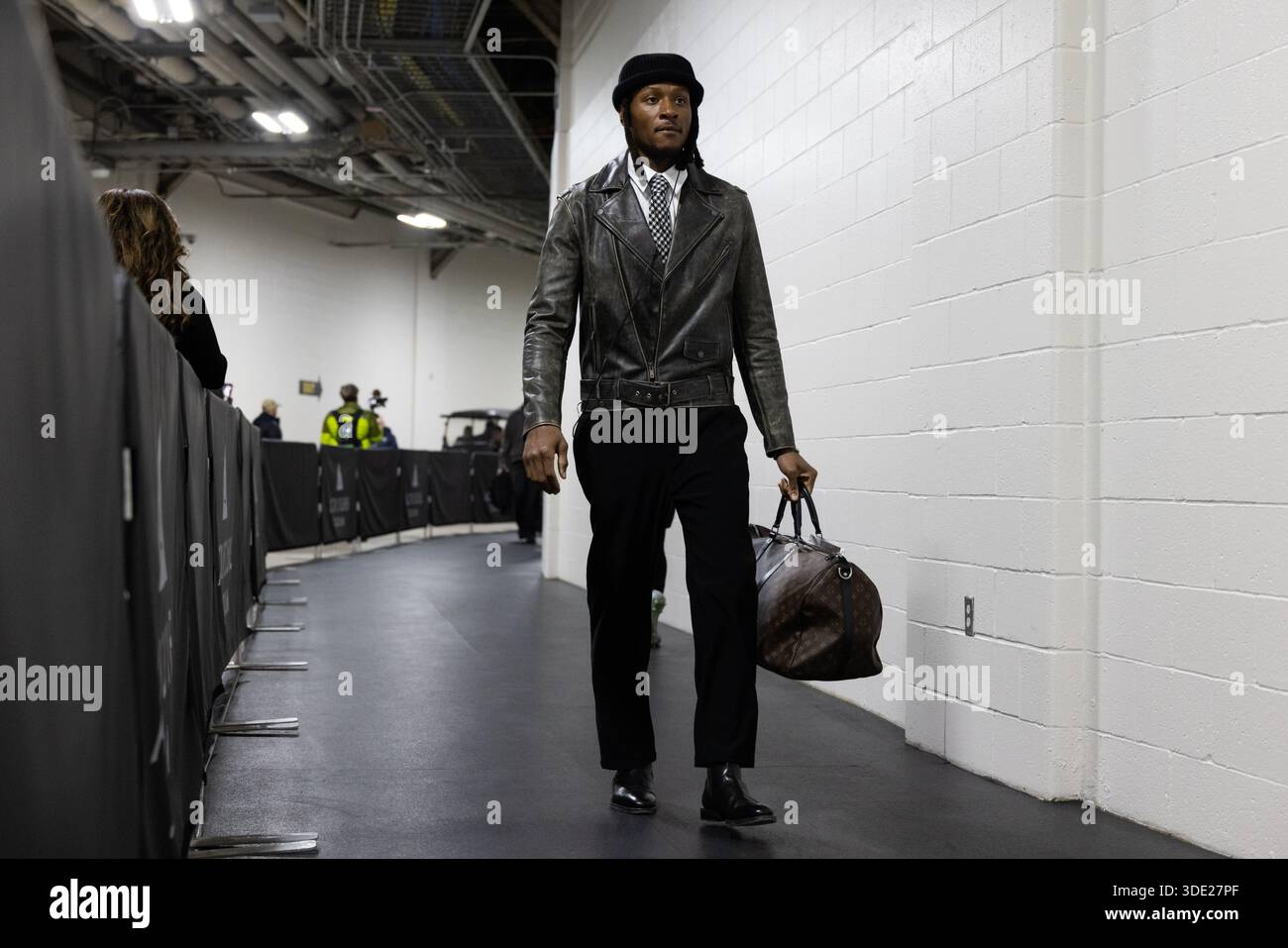Baltimore Ravens wide receiver Deandre Hopkins (10) arrives before an ...