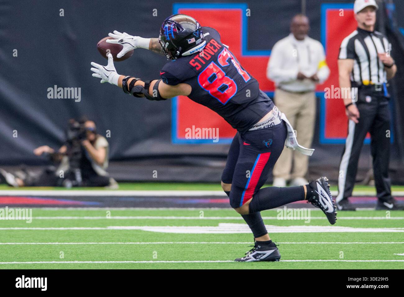 January 4, 2026: Houston Texans tight end Cade Stover (87) makes a ...