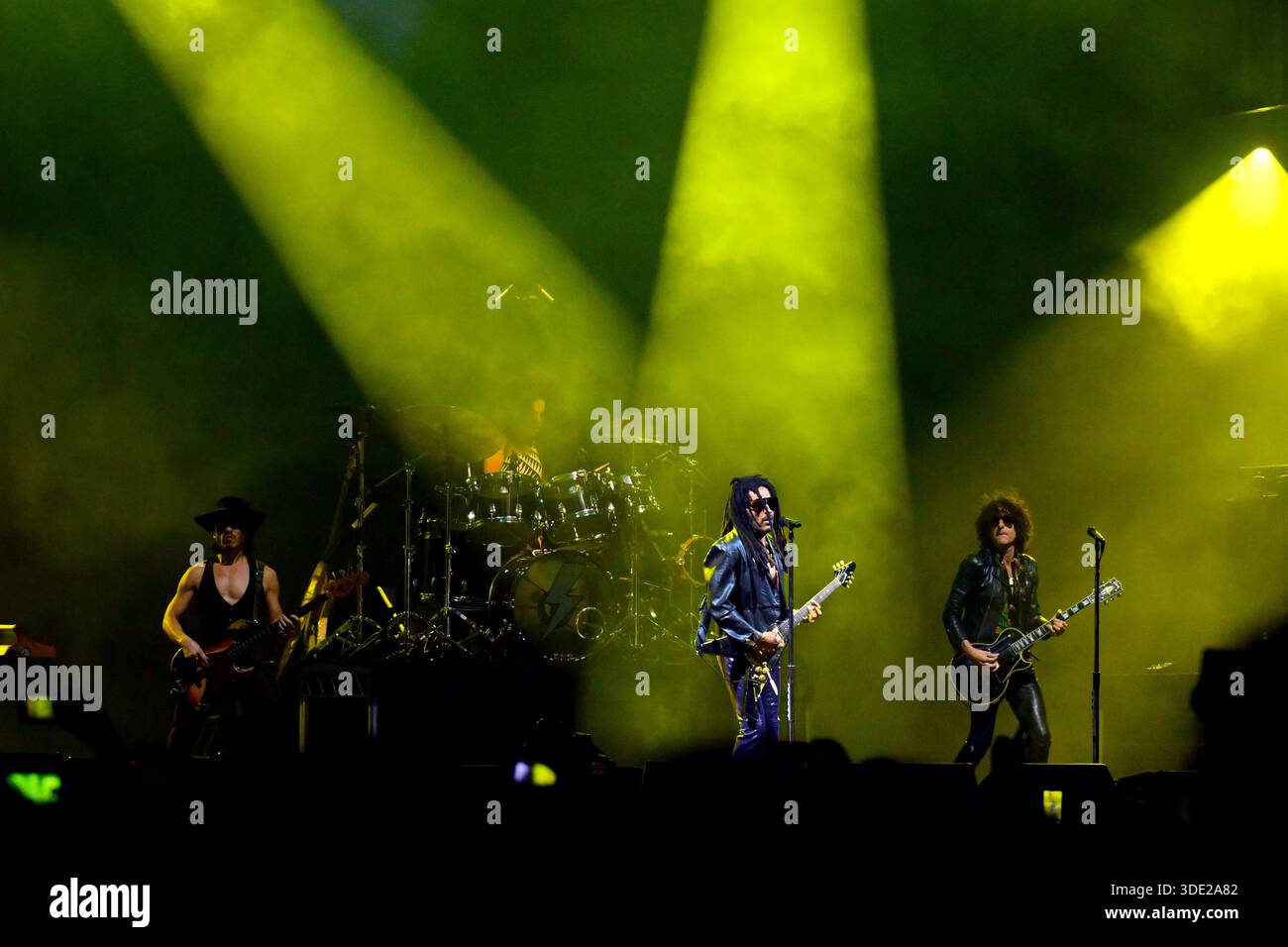Lenny kravitz concert australia hi-res stock photography and images - Alamy