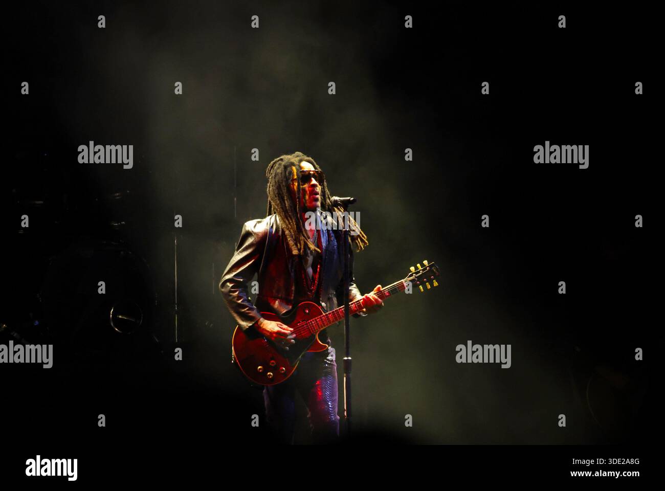 Lenny kravitz concert australia hi-res stock photography and images - Alamy