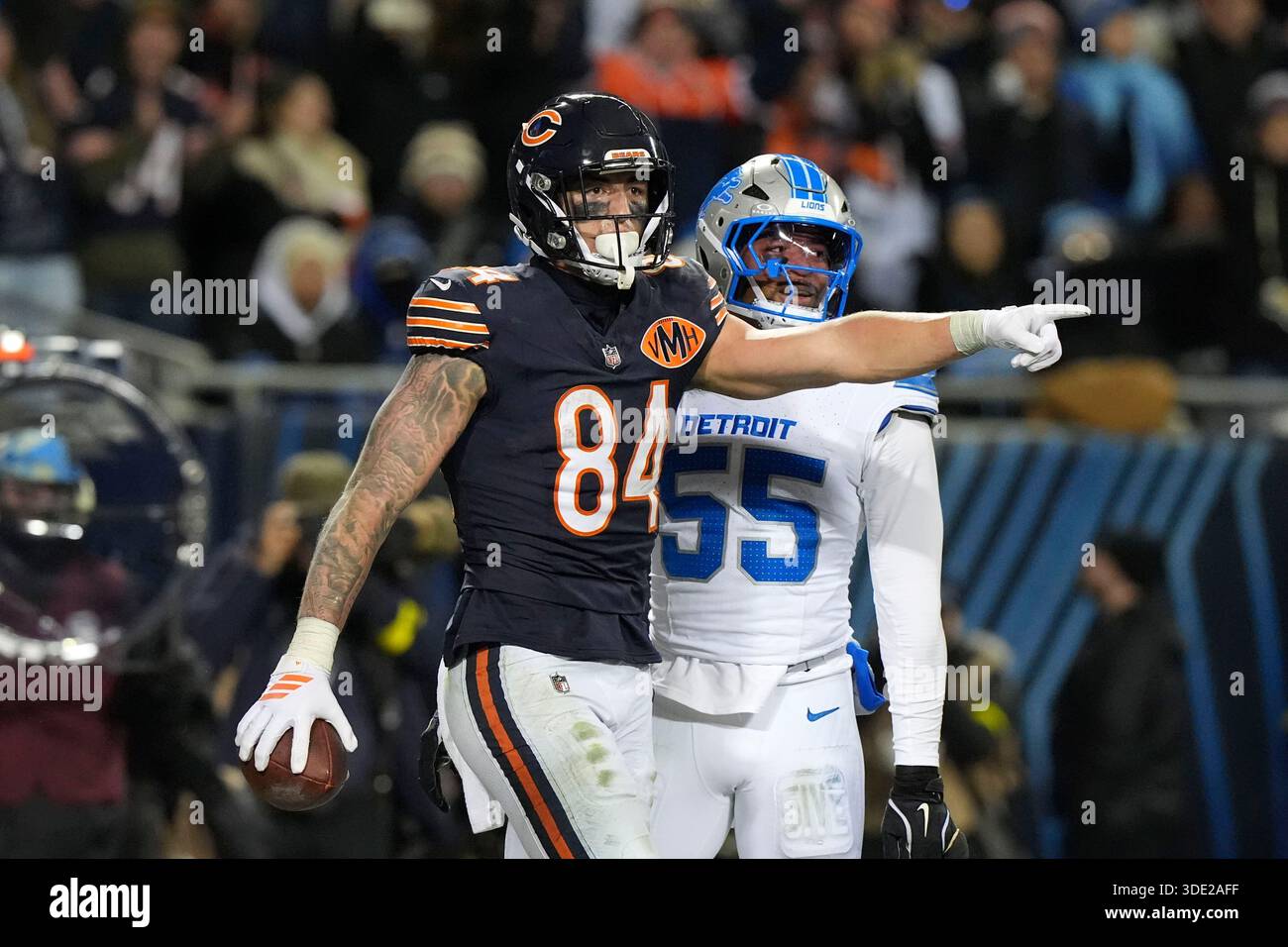 Chicago Bears tight end Colston Loveland (84) reacts in front of ...
