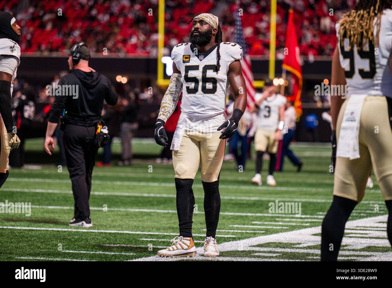 New Orleans Saints linebacker Demario Davis (56) warms up before an NFL ...
