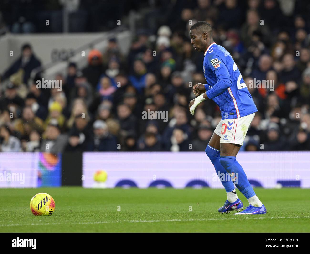 London, England, January 4, 2026: Sunderland's Nordi Mukiele during the ...