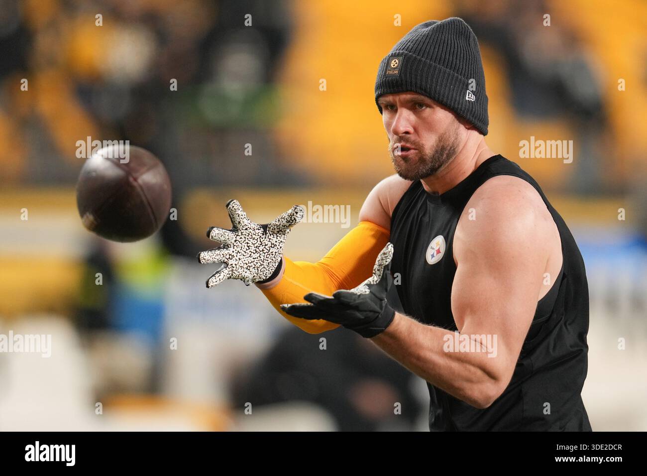 Pittsburgh Steelers outside linebacker T.J. Watt warms up before an NFL ...