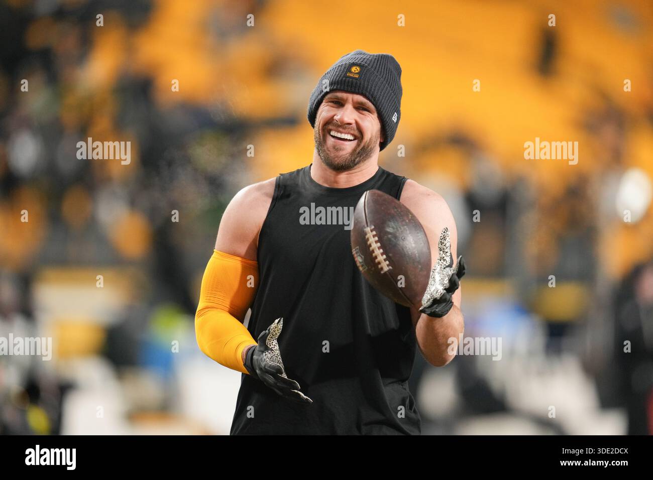 Pittsburgh Steelers outside linebacker T.J. Watt warms up before an NFL ...