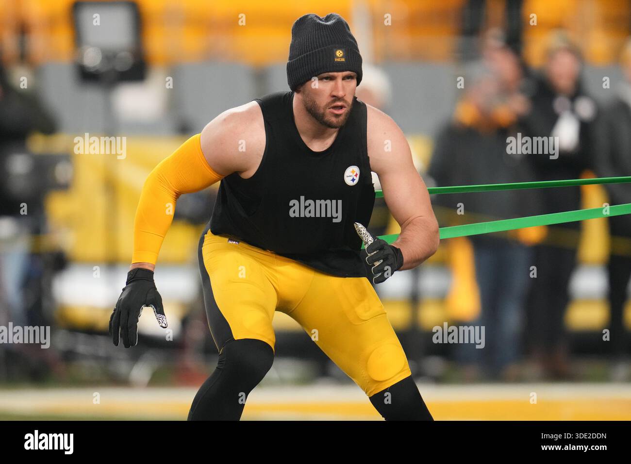 Pittsburgh Steelers outside linebacker T.J. Watt warms up before an NFL ...