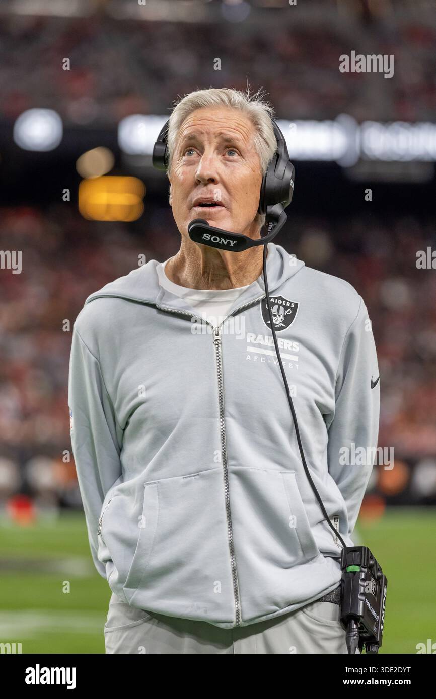 Las Vegas Raiders head coach Pete Carroll coaches against the Kansas ...