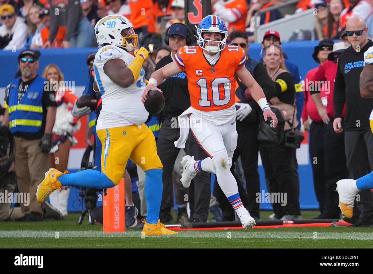 Denver Broncos quarterback Bo Nix (10) runs the ball against the Los ...