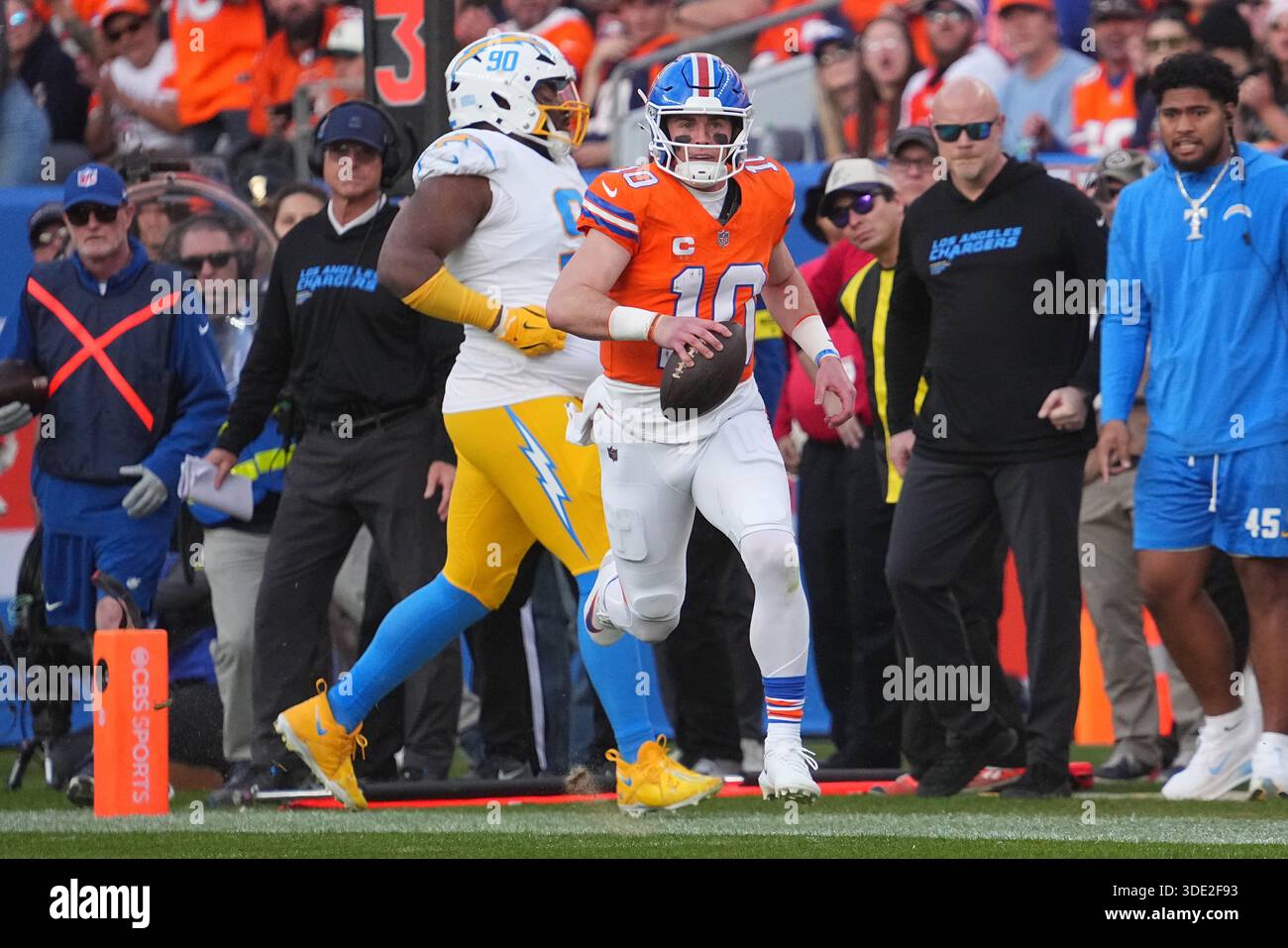 Denver Broncos quarterback Bo Nix (10) runs the ball against the Los ...