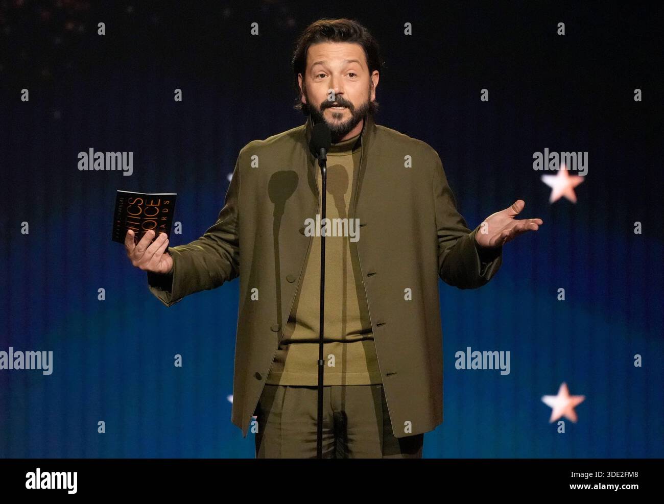 Diego Luna presents the award for best actress in a comedy series ...