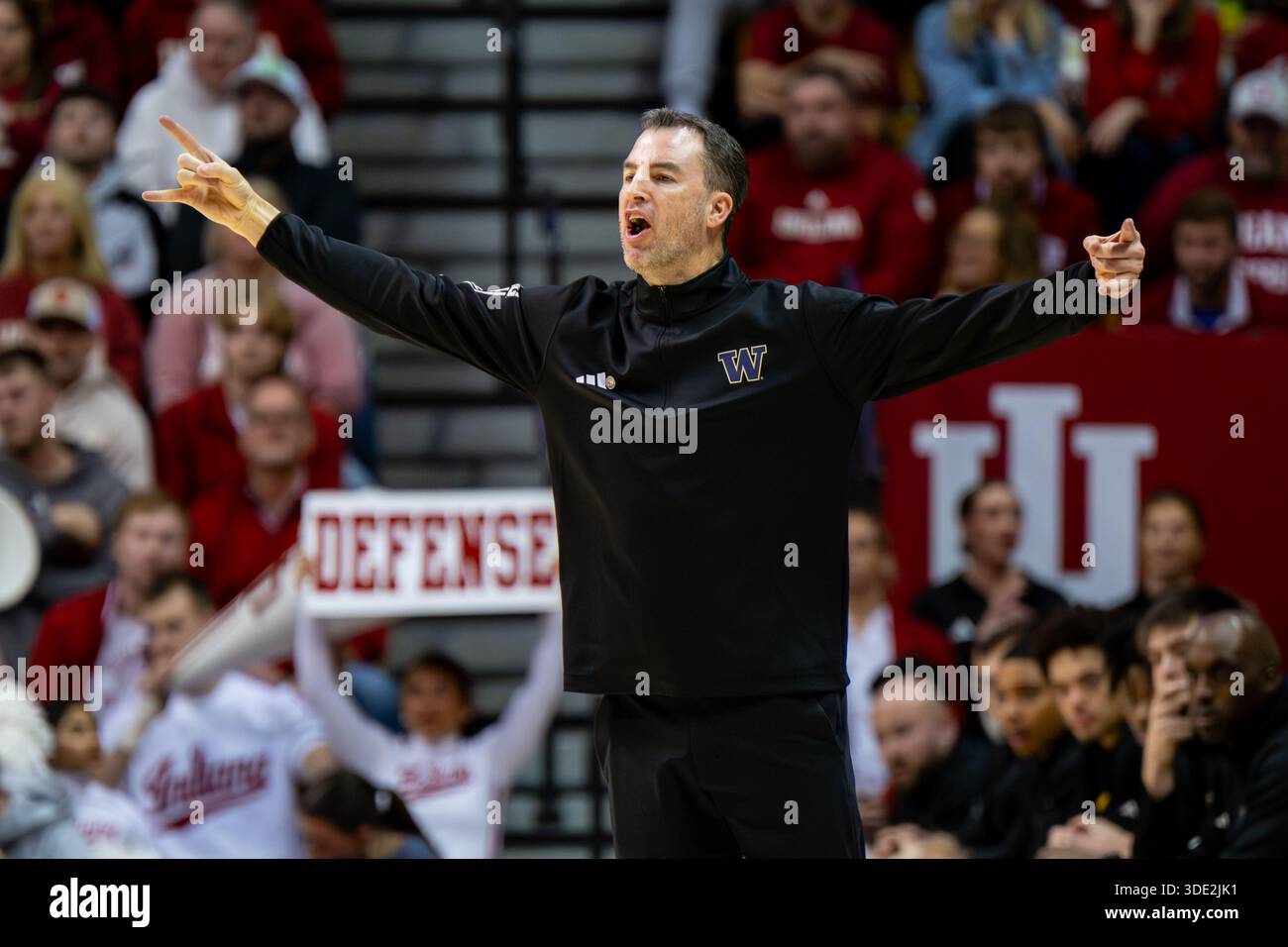 Washington head coach Danny Sprinkle gestures during the first half of ...