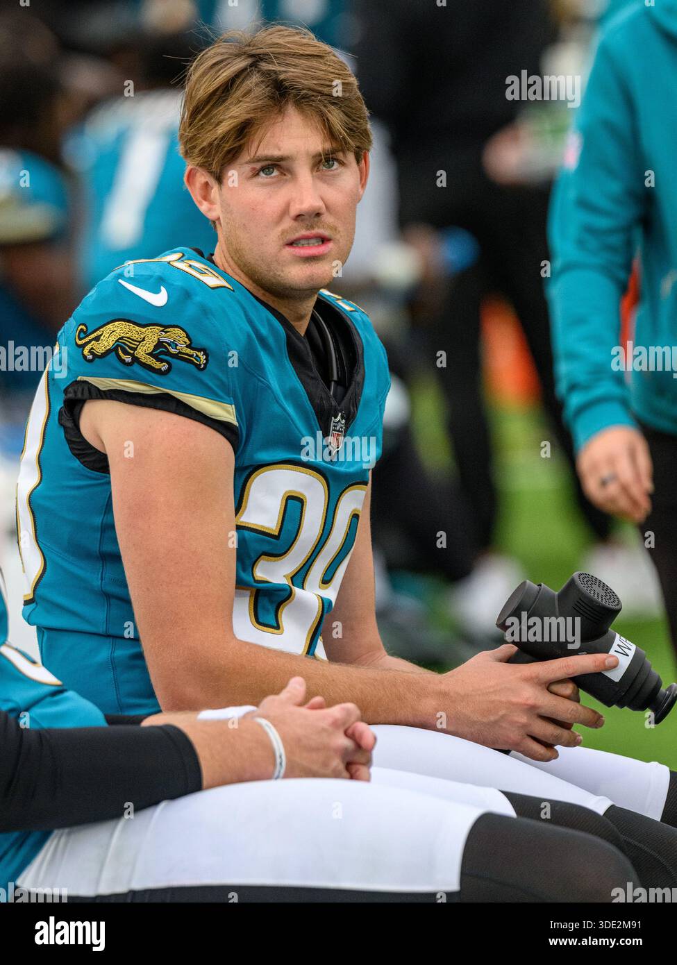 January 4, 2026: Jacksonville Jaguars place kicker Cam Little (39) in ...
