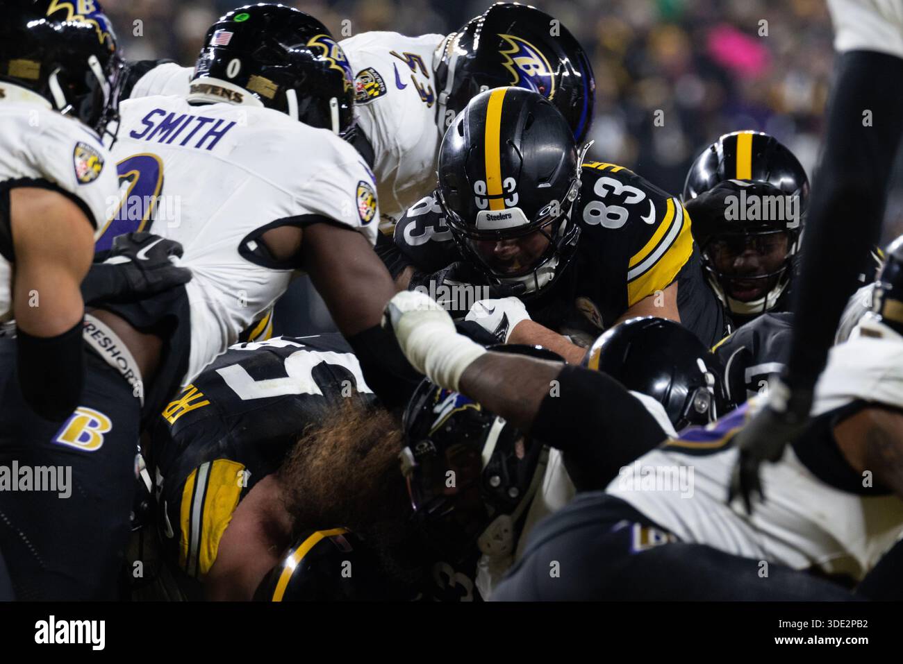 Pittsburgh Steelers tight end Connor Heyward (83) rushes for a ...