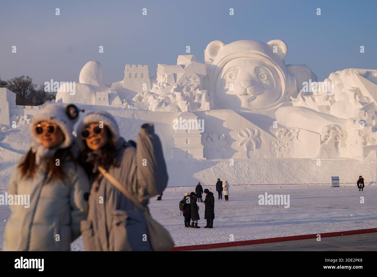 **CHINESE MAINLAND, HONG KONG, MACAU AND TAIWAN OUT** Tourists visit ...