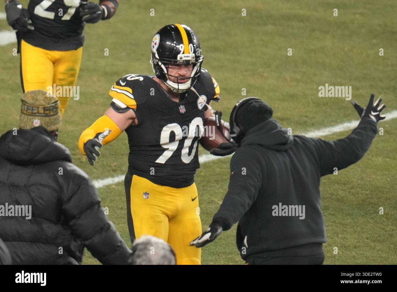 Pittsburgh Steelers outside linebacker T.J. Watt (90) celebrates his ...