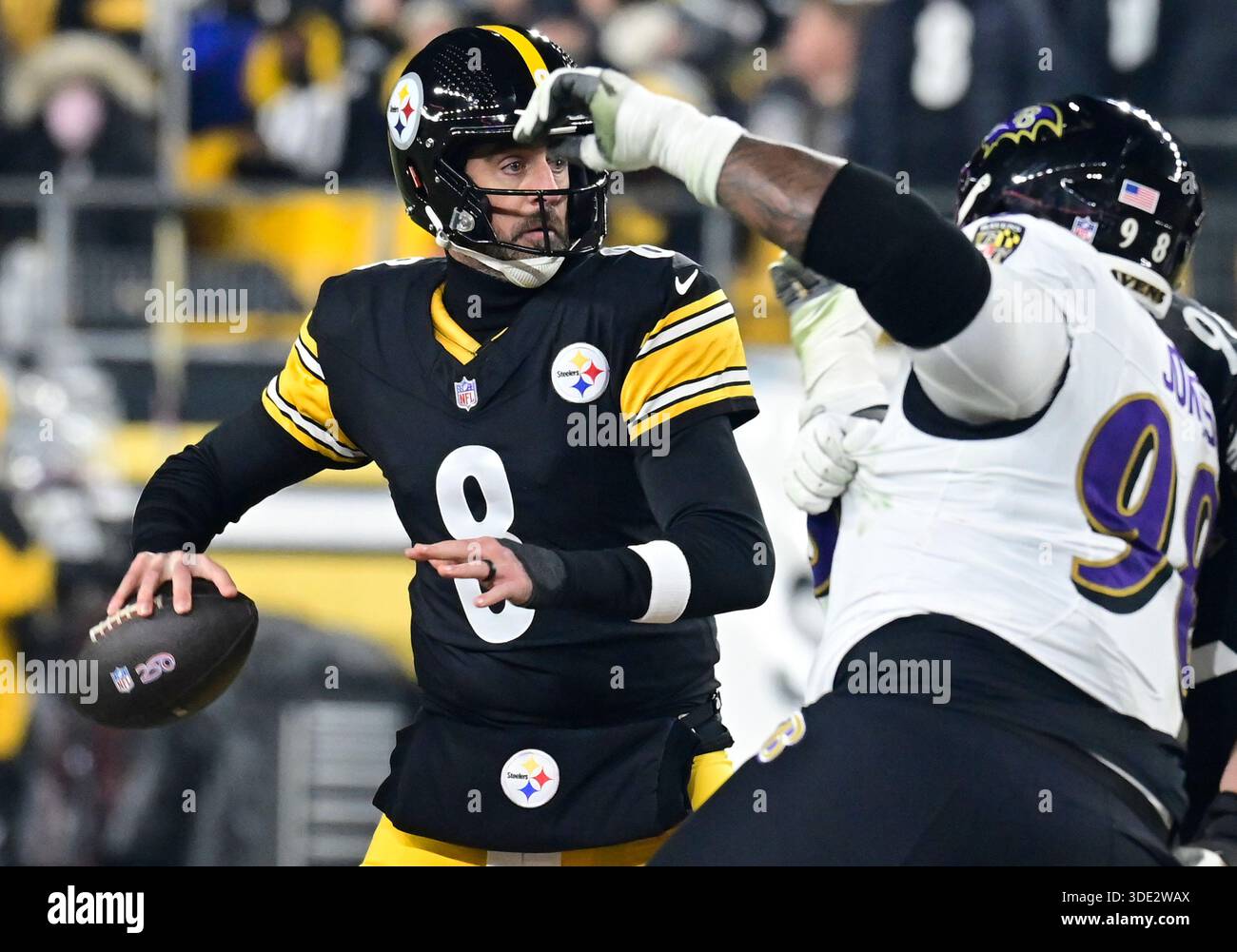 Pittsburgh Steelers quarterback Aaron Rodgers (8) throws in the first ...