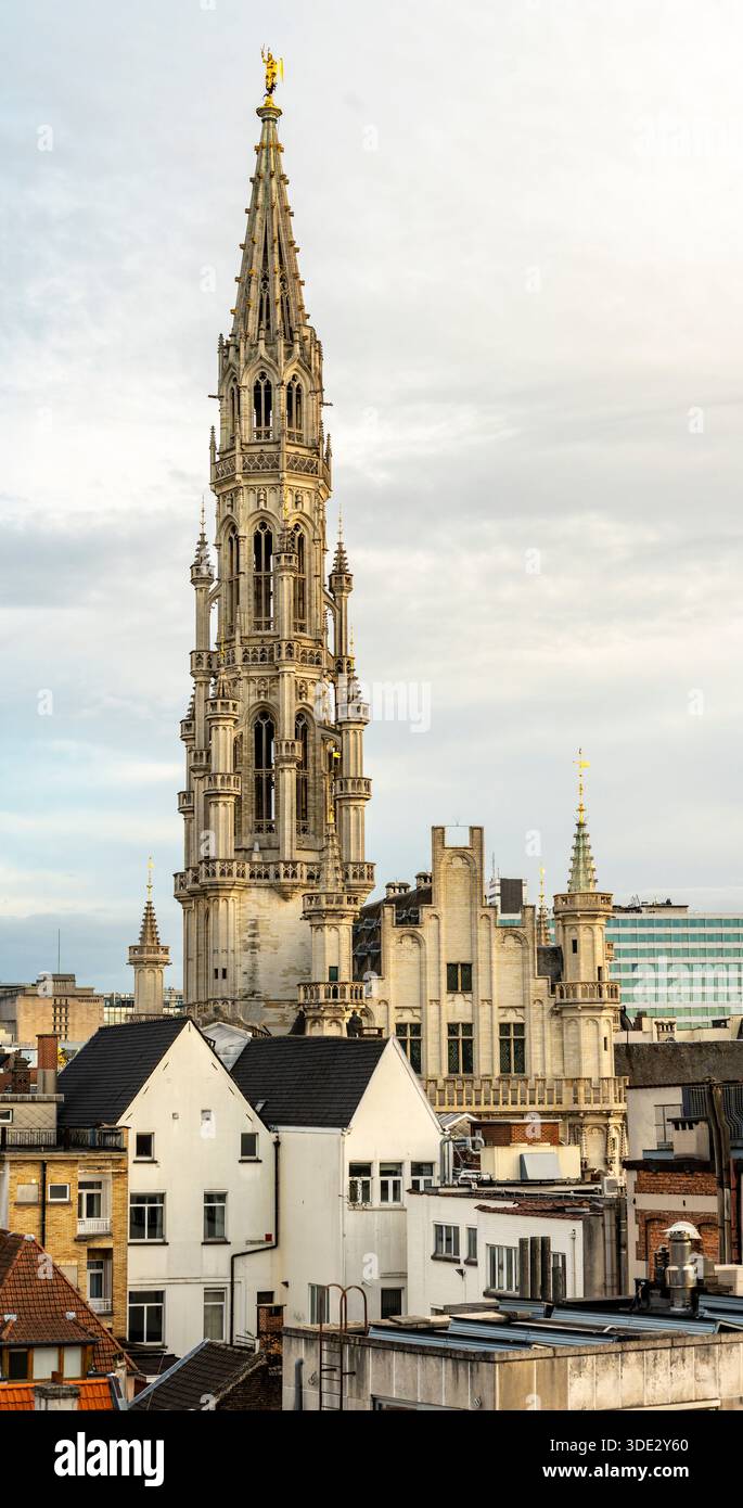 Only medieval building left in the grand place hi-res stock photography ...
