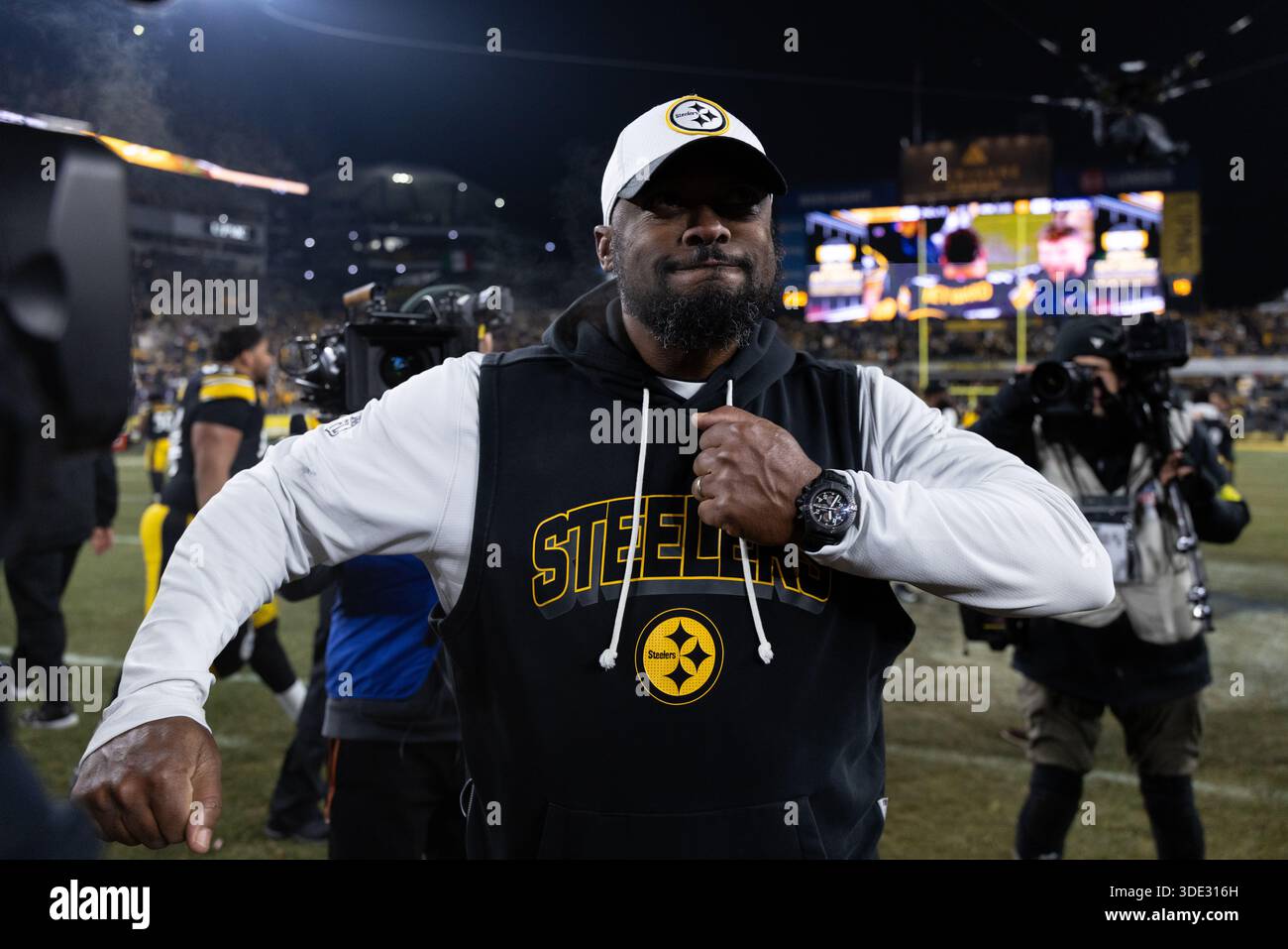 Pittsburgh Steelers head coach Mike Tomlin reacts after an NFL football ...