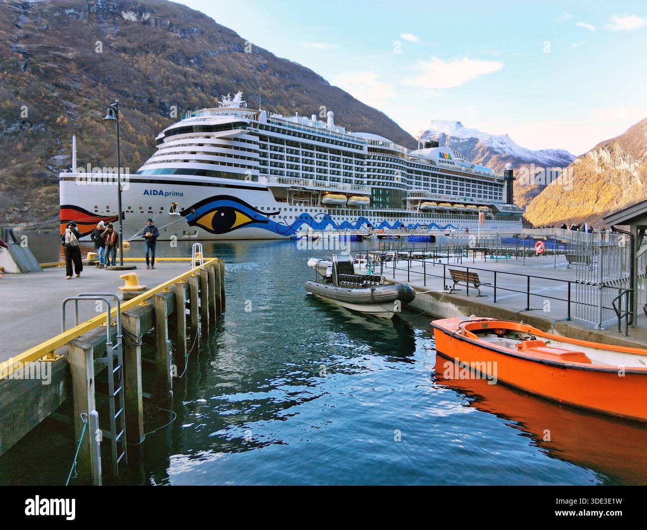 AIDAprima Fotoeindruecke bei einer 7 Taegigen Kreuzfahrt in die Fjorde ...