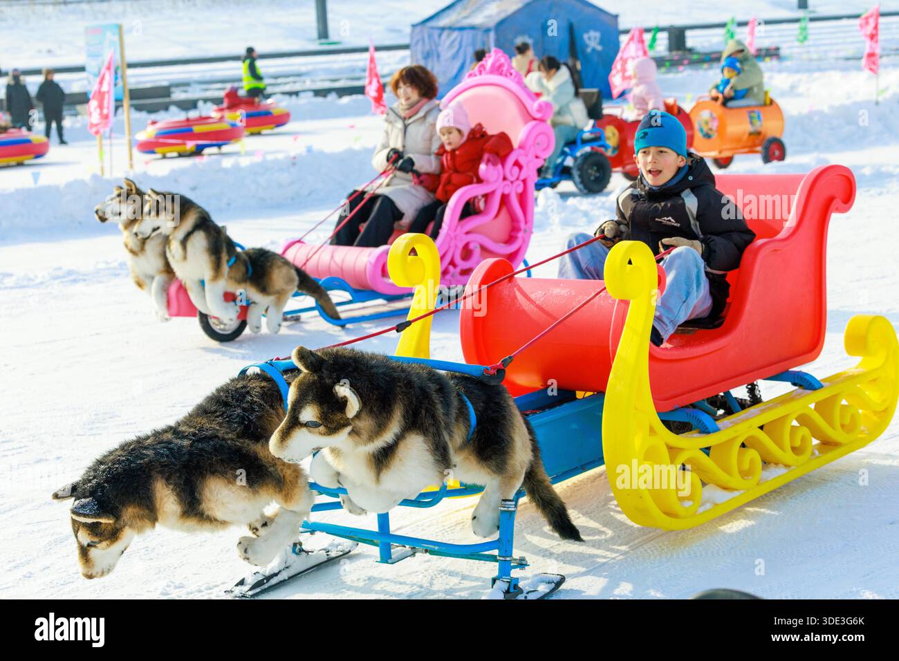Tourists enjoy snow fun in Urumqi City, northwest China's Xinjiang ...