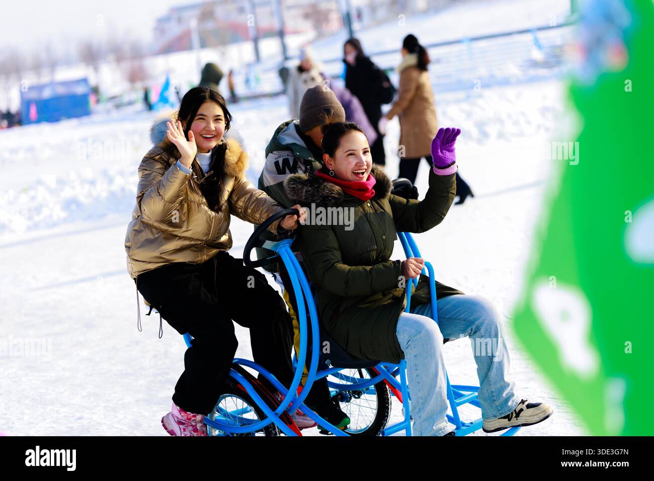 Tourists enjoy snow fun in Urumqi City, northwest China's Xinjiang ...
