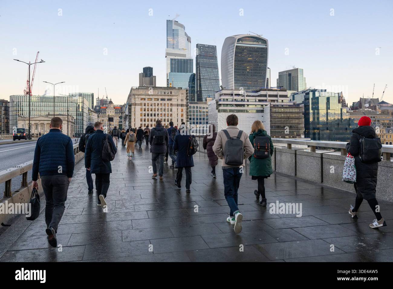 05/01/2026. London, UK. Commuters walk across London Bridge during the ...
