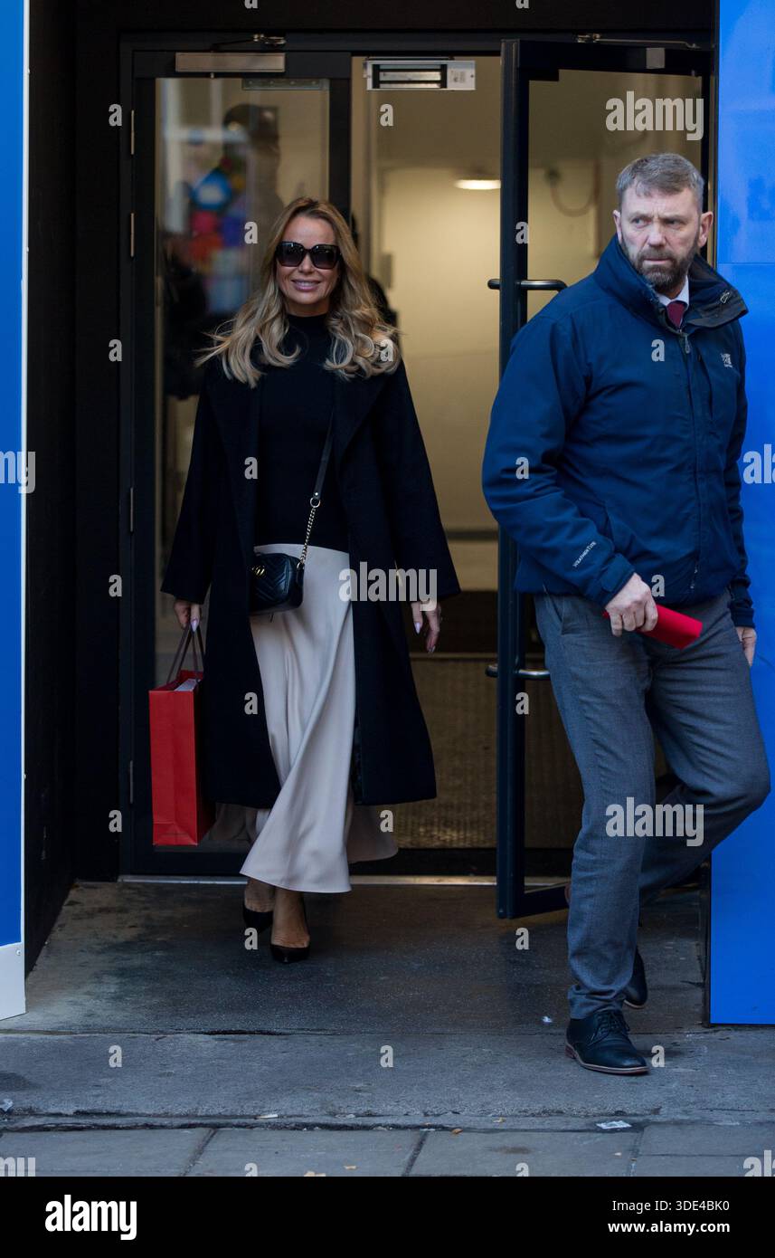 London, England,5th Jan 2026 Amanda Holden Looks Gorgeous as she leaves ...