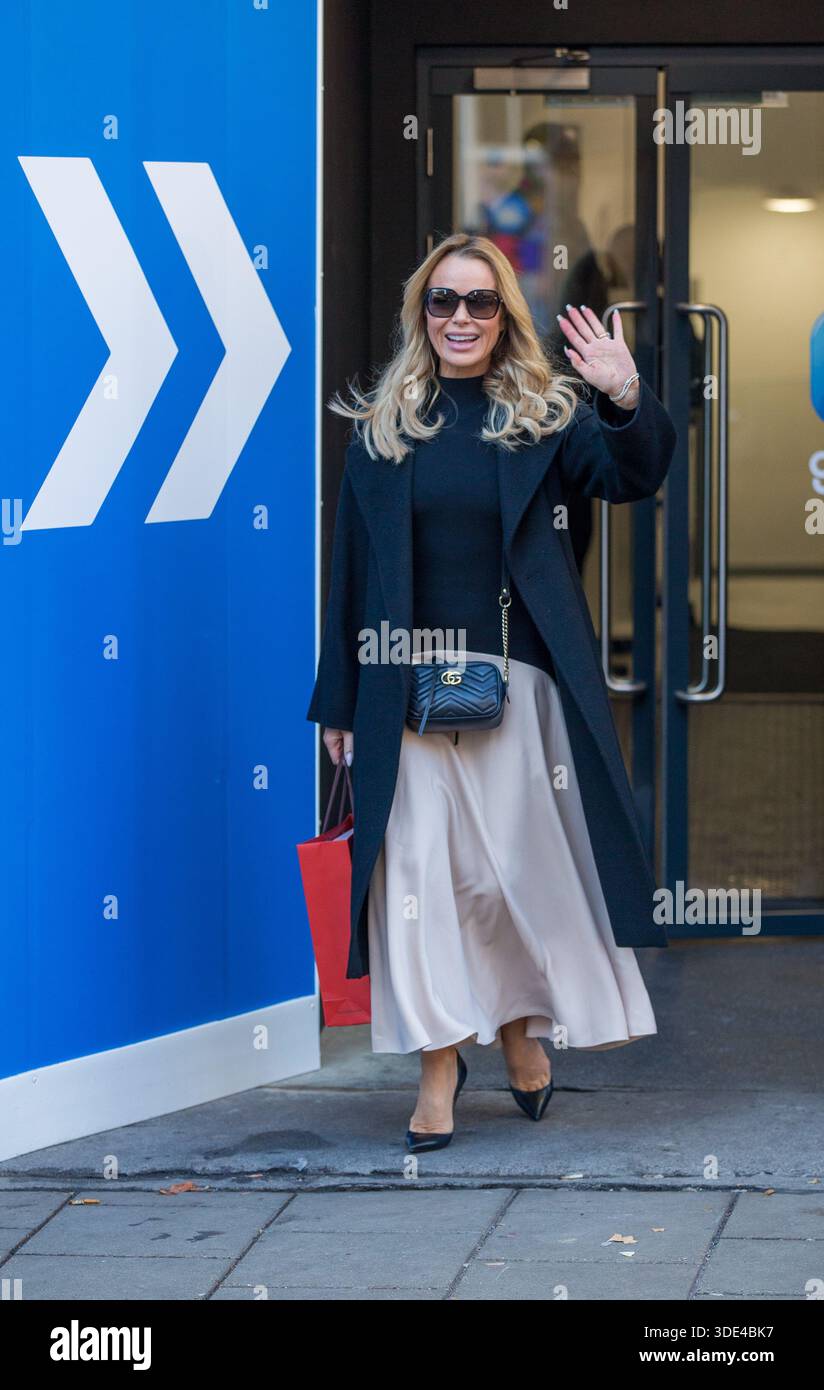 London, England,5th Jan 2026 Amanda Holden Looks Gorgeous as she leaves ...