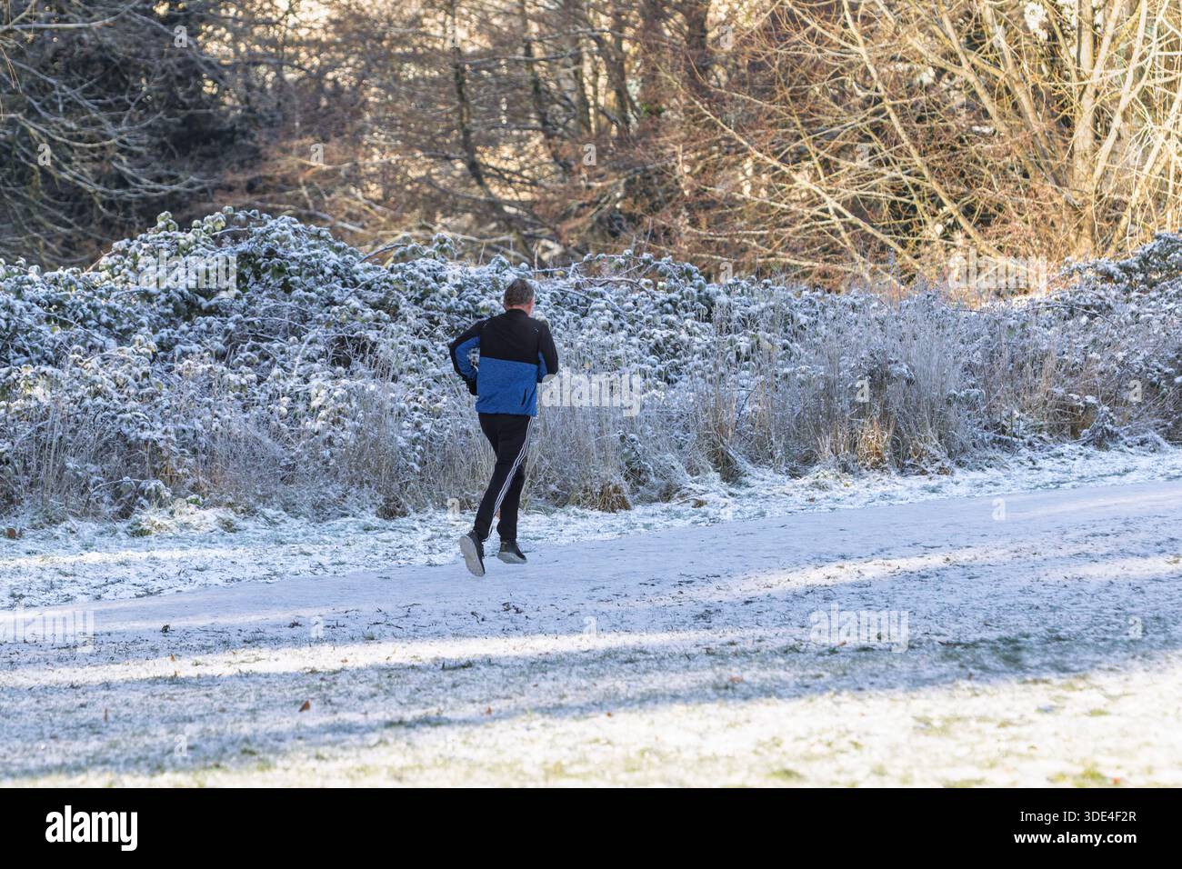 Chippenham, Wiltshire, UK. 5th Jan, 2026. A man is pictured running in ...