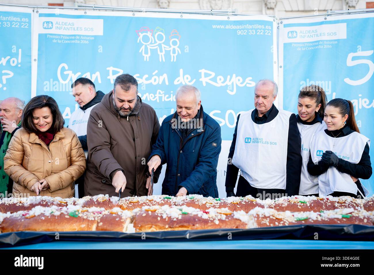 Volunteers during the distribution at Puerta del Sol of the traditional ...