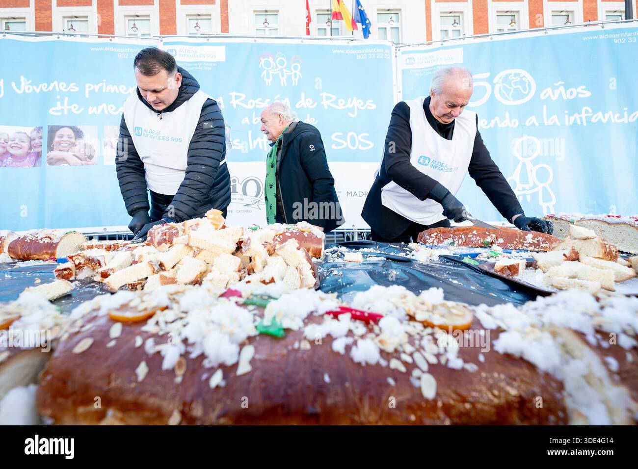 Volunteers during the distribution at Puerta del Sol of the traditional ...
