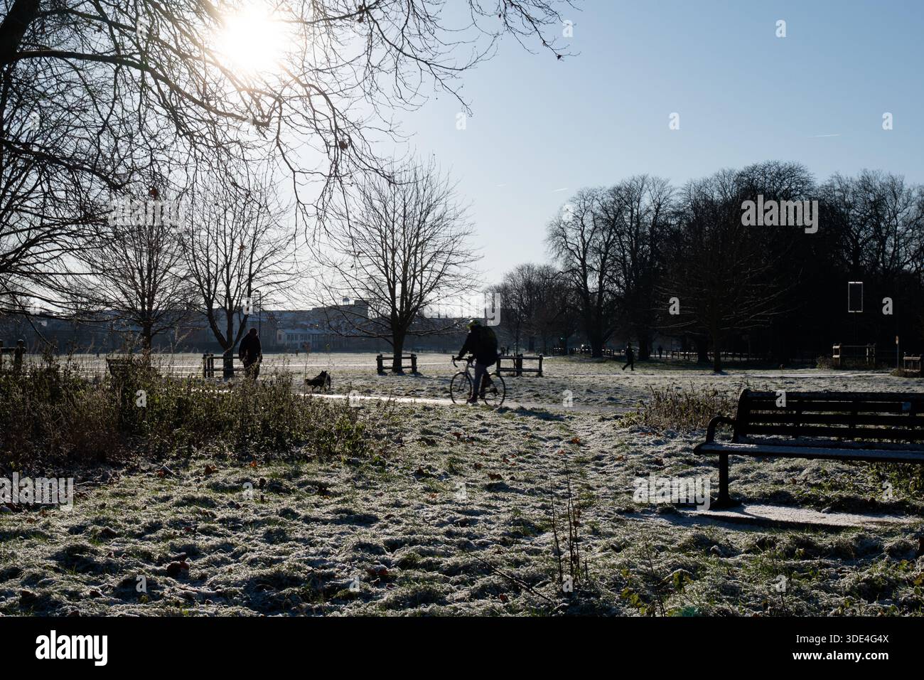 Cambridge, UK, 5 January, 2026. Midsummer Common in Cambridge - Snow in ...