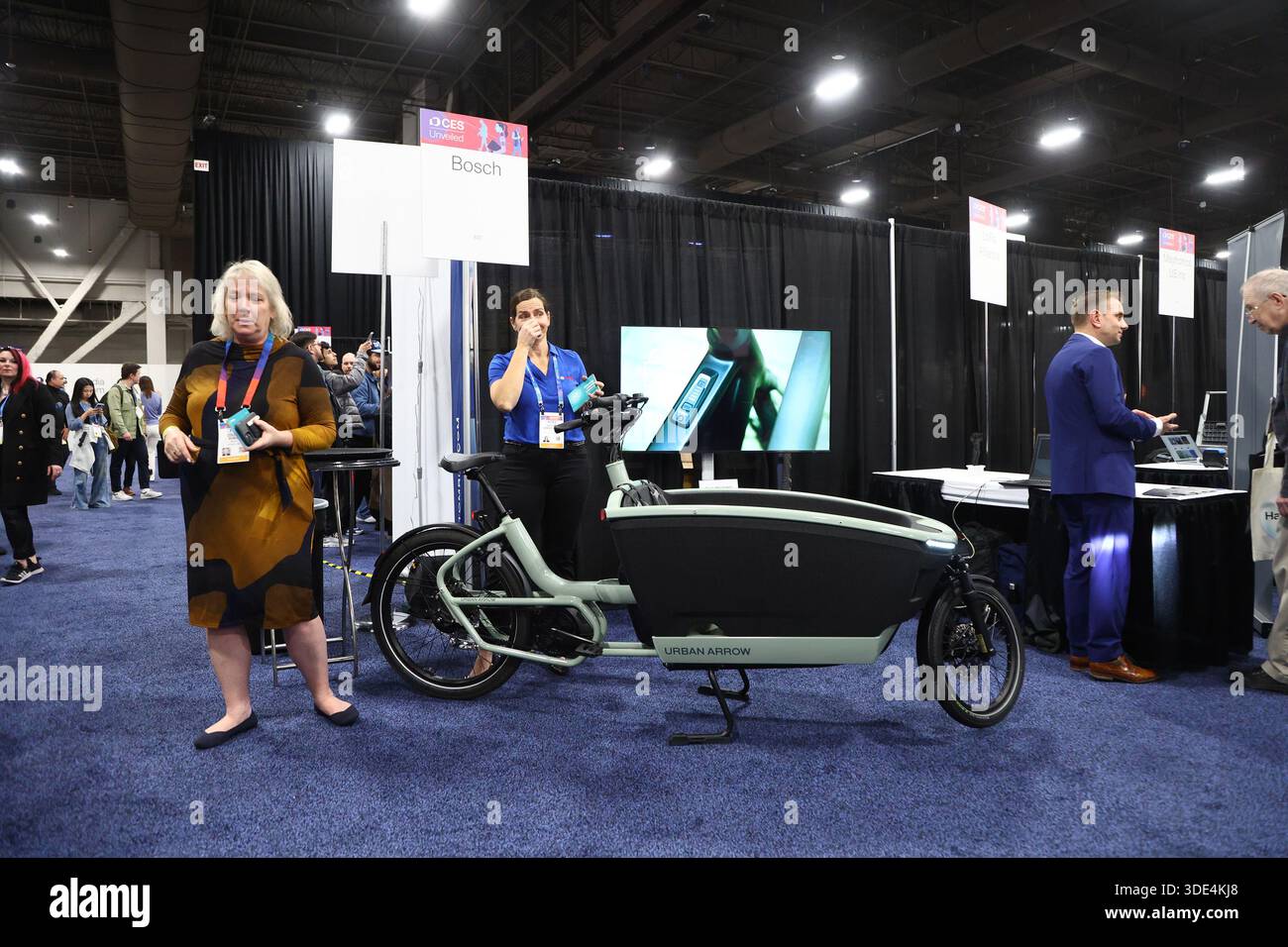 A side view of the Urban Arrow, an electric cargo bike and longtail E ...
