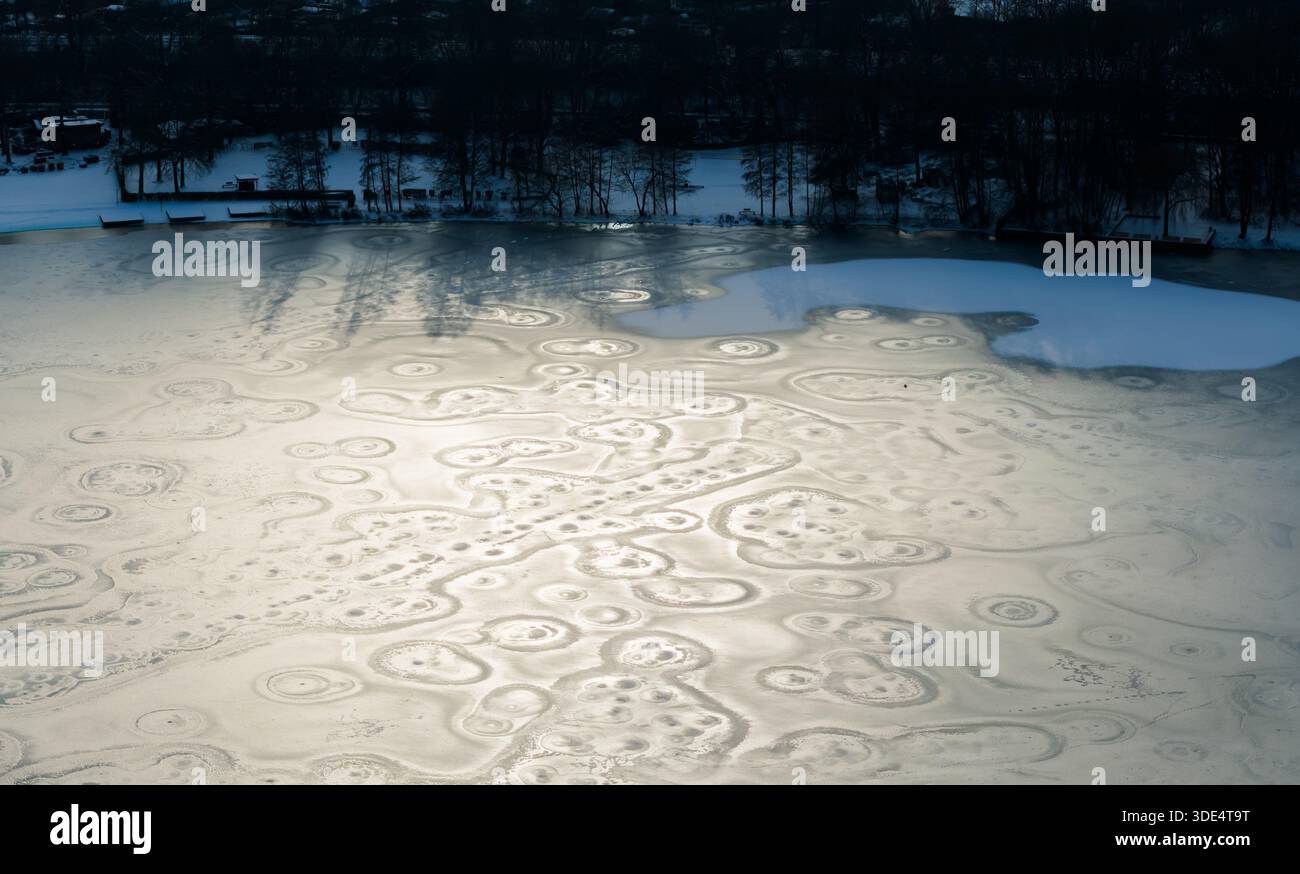 05 January 2026, Lower Saxony, Hanover: An ice surface with patterns ...