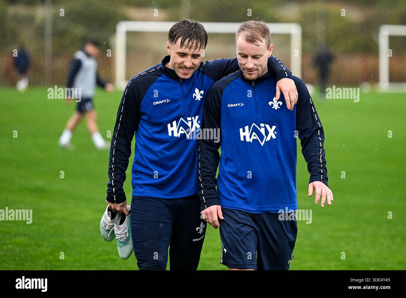 Luca Marseiler (SV Darmstadt 1898, #08) und Fabian Holland (SV ...