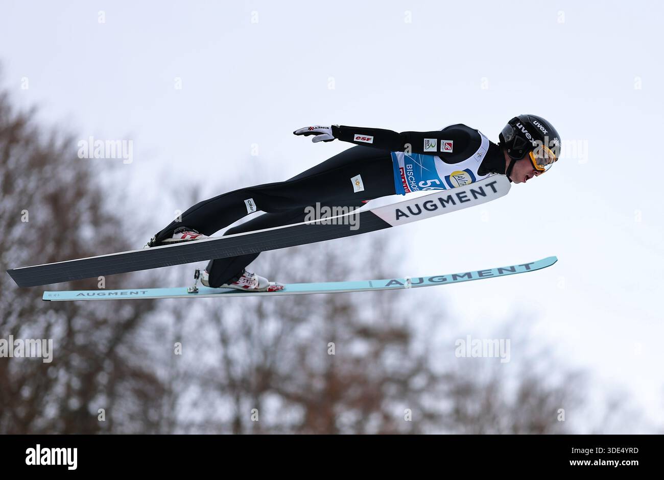 05 January 2026, Austria, Bischofshofen: Nordic skiing/ski jumping ...