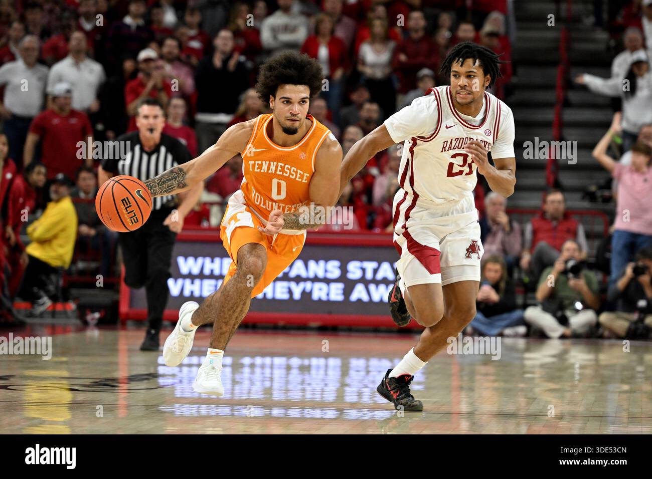 Tennessee guard Ja'Kobi Gillespie (0) tries to drive past Arkansas ...